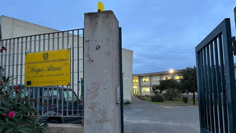 Tentato omicidio a Capoterra, studente di 15 anni accoltellato al petto ... Tentato omicidio a Capoterra, studente di 15 anni accoltellato al petto ...